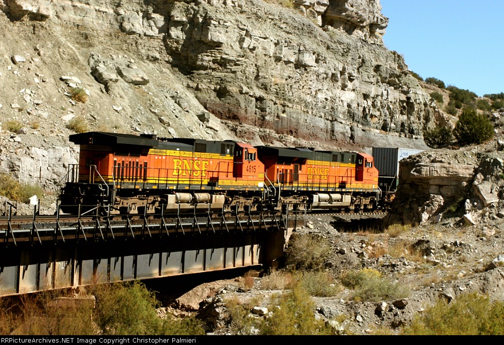 BNSF 4815 and BNSF 7741
